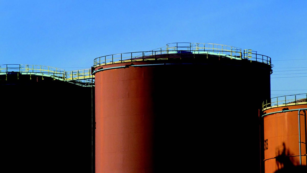 Mass flow measurement of oil products when loading and offloading tank ...