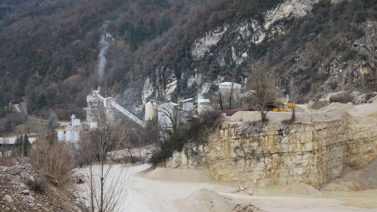 Measuring level in a limestone quarry on conveyors, rock crushers and ...