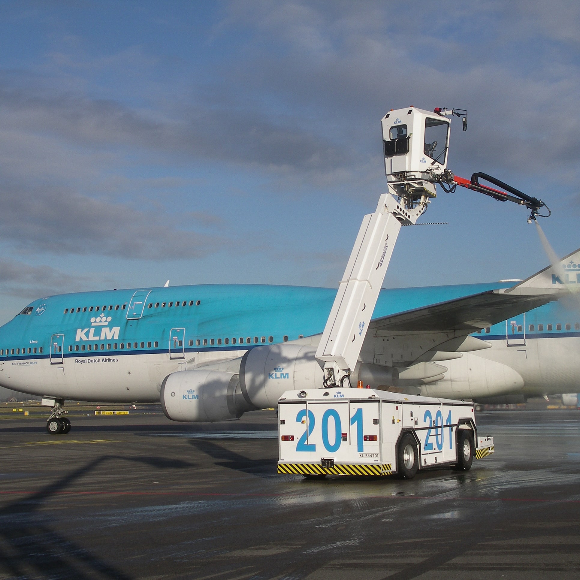 Temperature measurement during aircraft de-icing | KROHNE Group