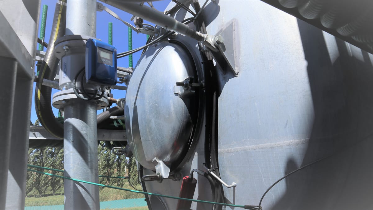 Flow and level measurement on a liquid manure spreader | KROHNE Group