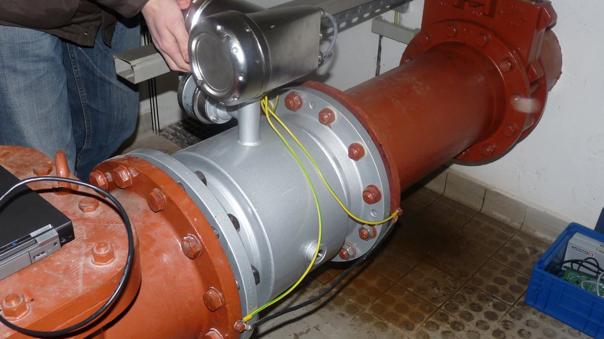 Flow monitoring in the partially filled discharge of a rainwater ...