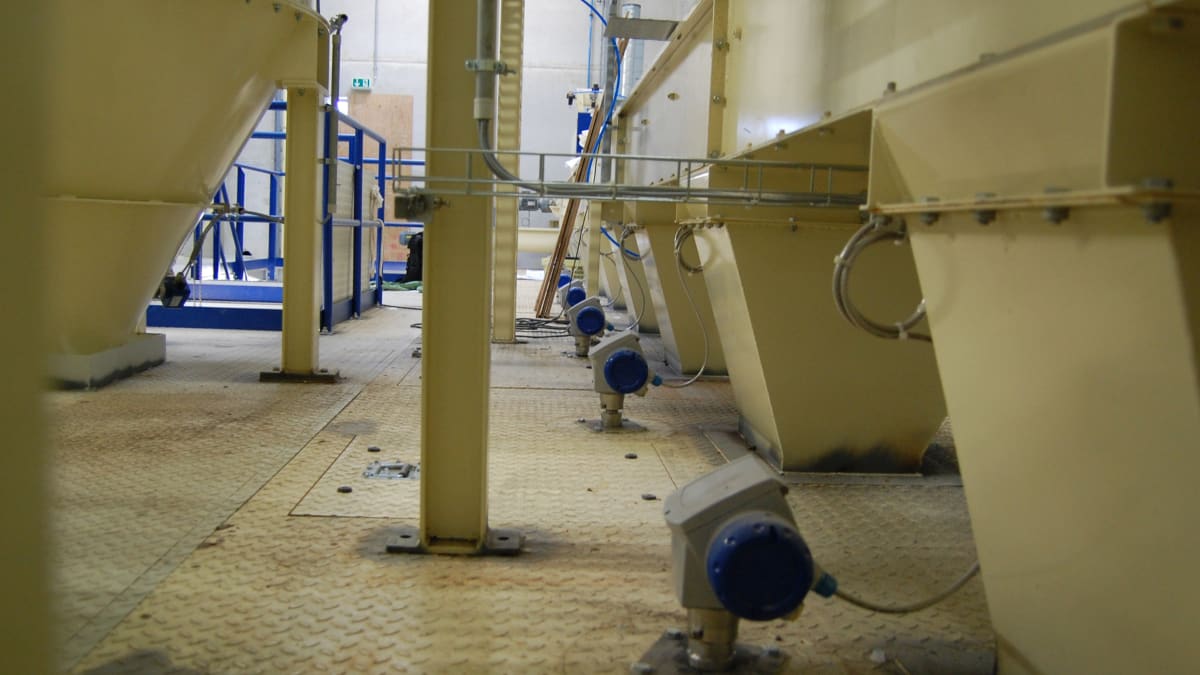 Silo monitoring in a pet food production facility | KROHNE Spain
