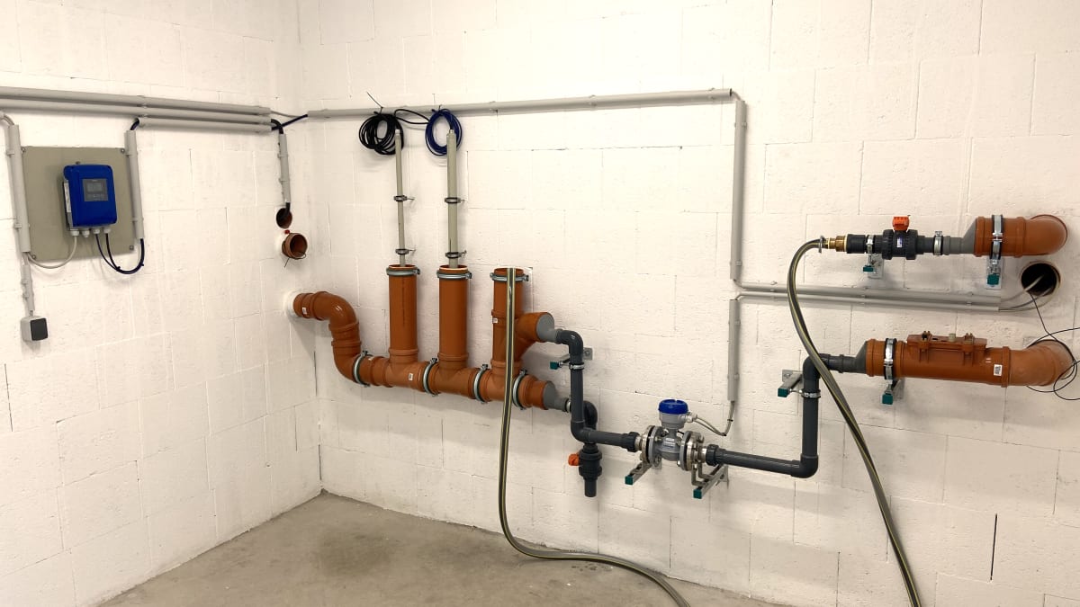 Monitoring of wastewater quality in the outlet of a grease separator ...